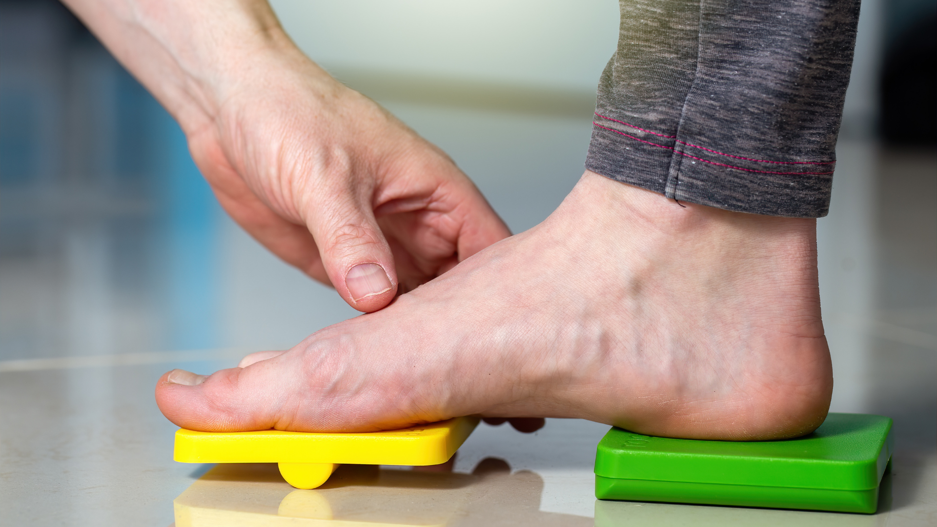 Flat Feet Guide: Causes, Arch Support & Best Shoes